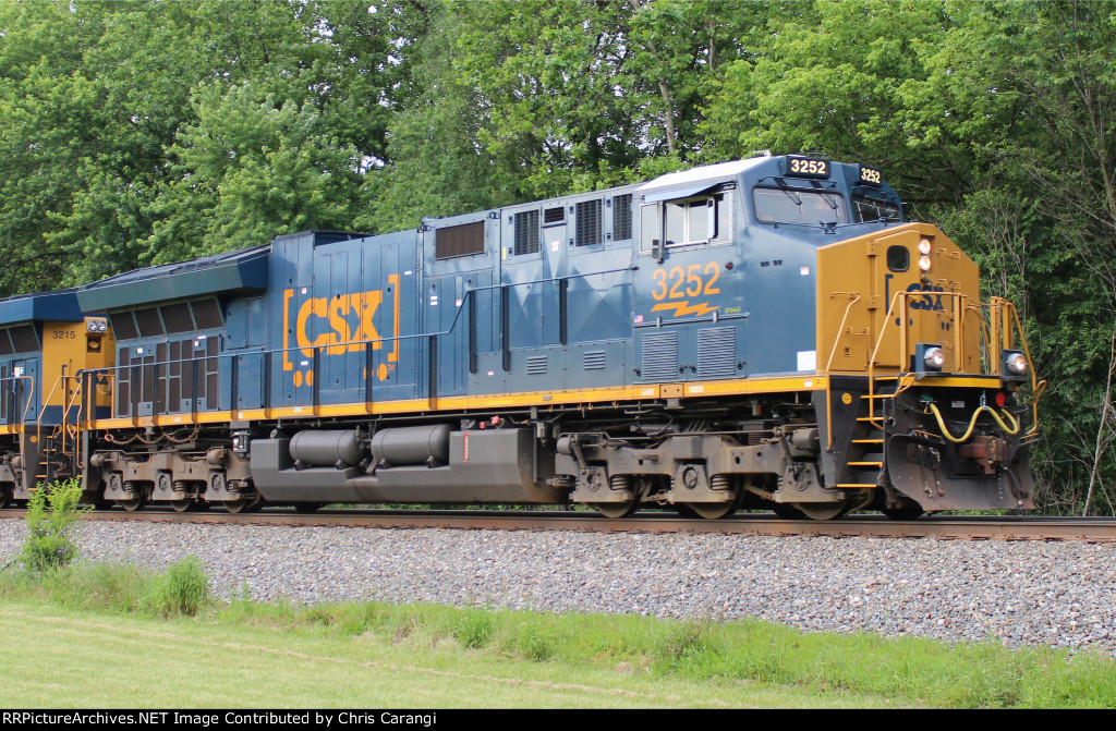 CSXT 3252 on Q276-14